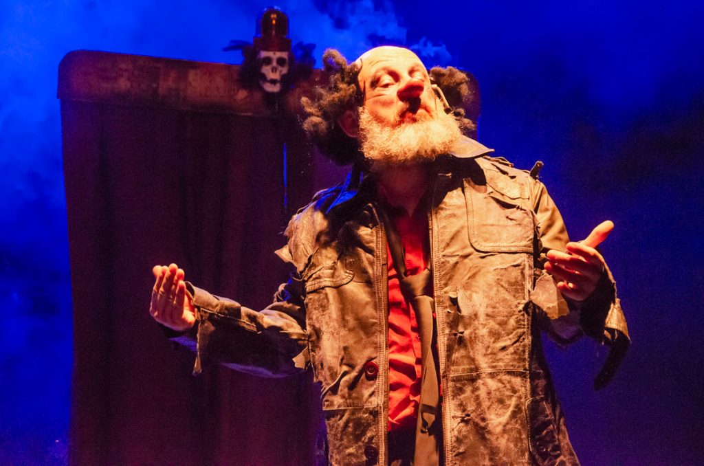 Palhaço Klaus conta seu drama com irreverência e conquista plateia do ...